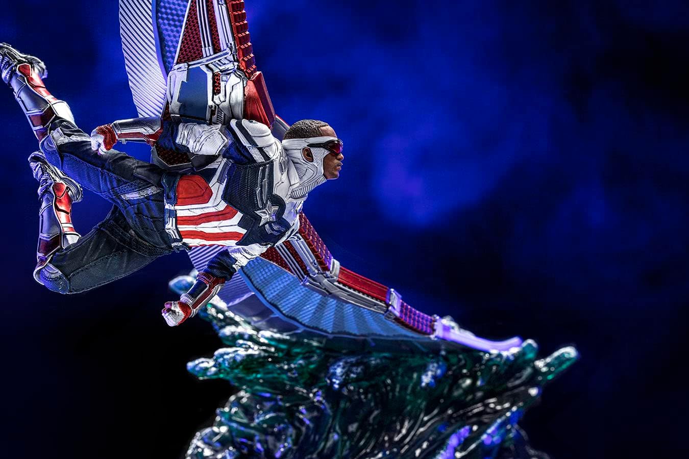 Captain America Sam Wilson (Deluxe) - The Falcon and the Winter Soldier ...